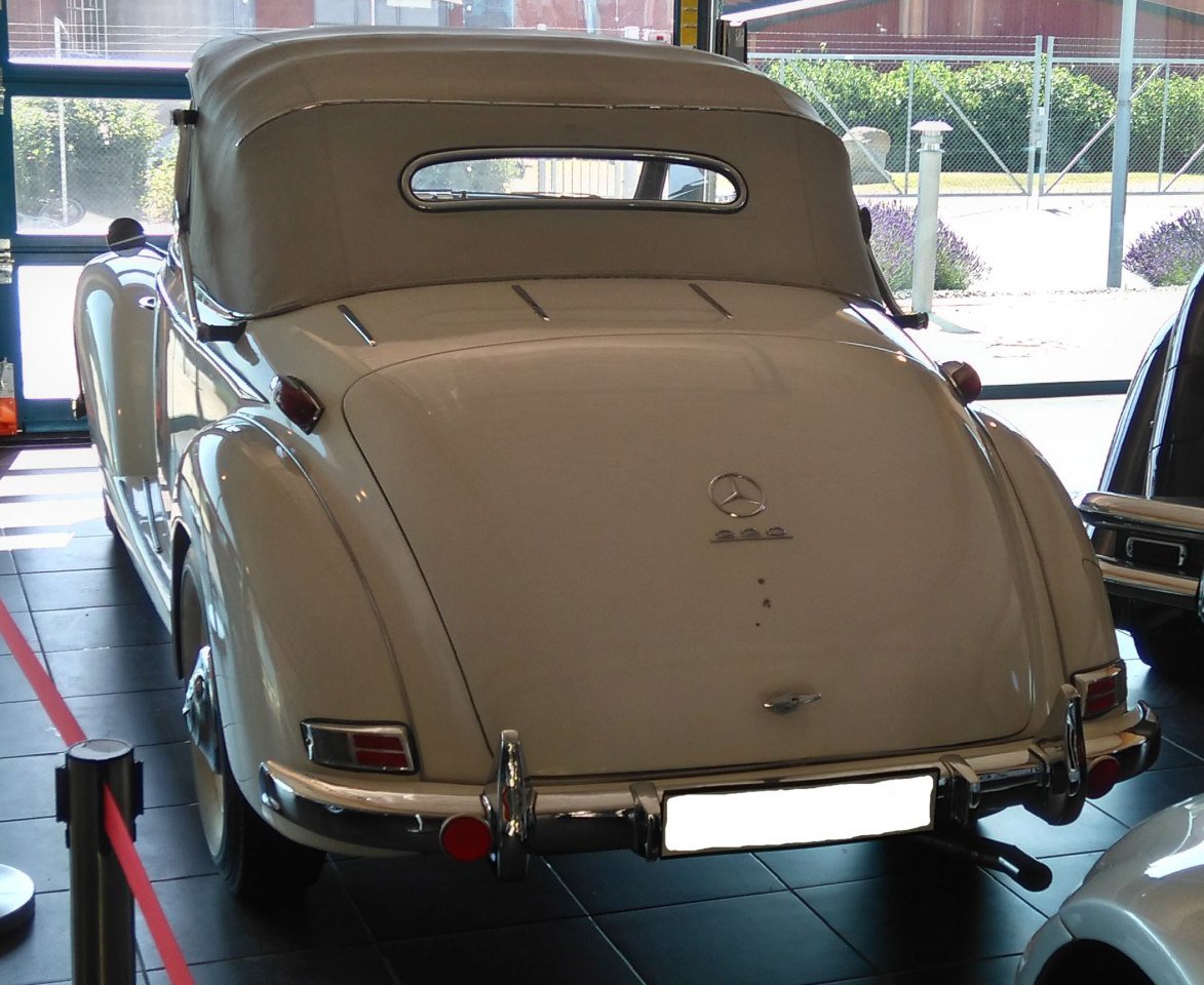 Mercedes-Benz W187 technical specifications and fuel economy